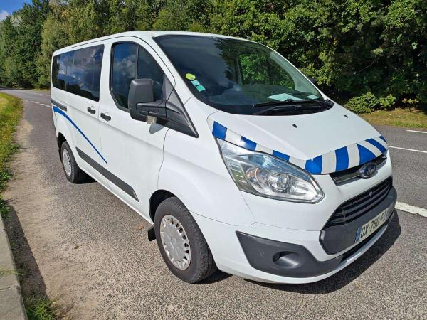 Ford Transit Custom 2015 Tauragė vietnē Balts Ford Transit Custom 2015 Tauragė, ar dzinēja tilpumu 2.20 L un nobraukumu 450 tūkst. km par 5800 €, foto 1 vietnē AUTOMOTO.COM.LV