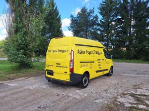 Yellow Ford Transit Custom 2015 in Taurage, with an engine capacity of 2.20 L and mileage of 230 thousand km for 3100 €, photo 4 on AUTOMOTO.COM.LV