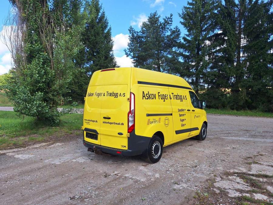 Yellow Ford Transit Custom 2015 in Taurage, with an engine capacity of 2.20 L and mileage of 230 thousand km for 3100 €, photo 4 on AUTOMOTO.COM.LV