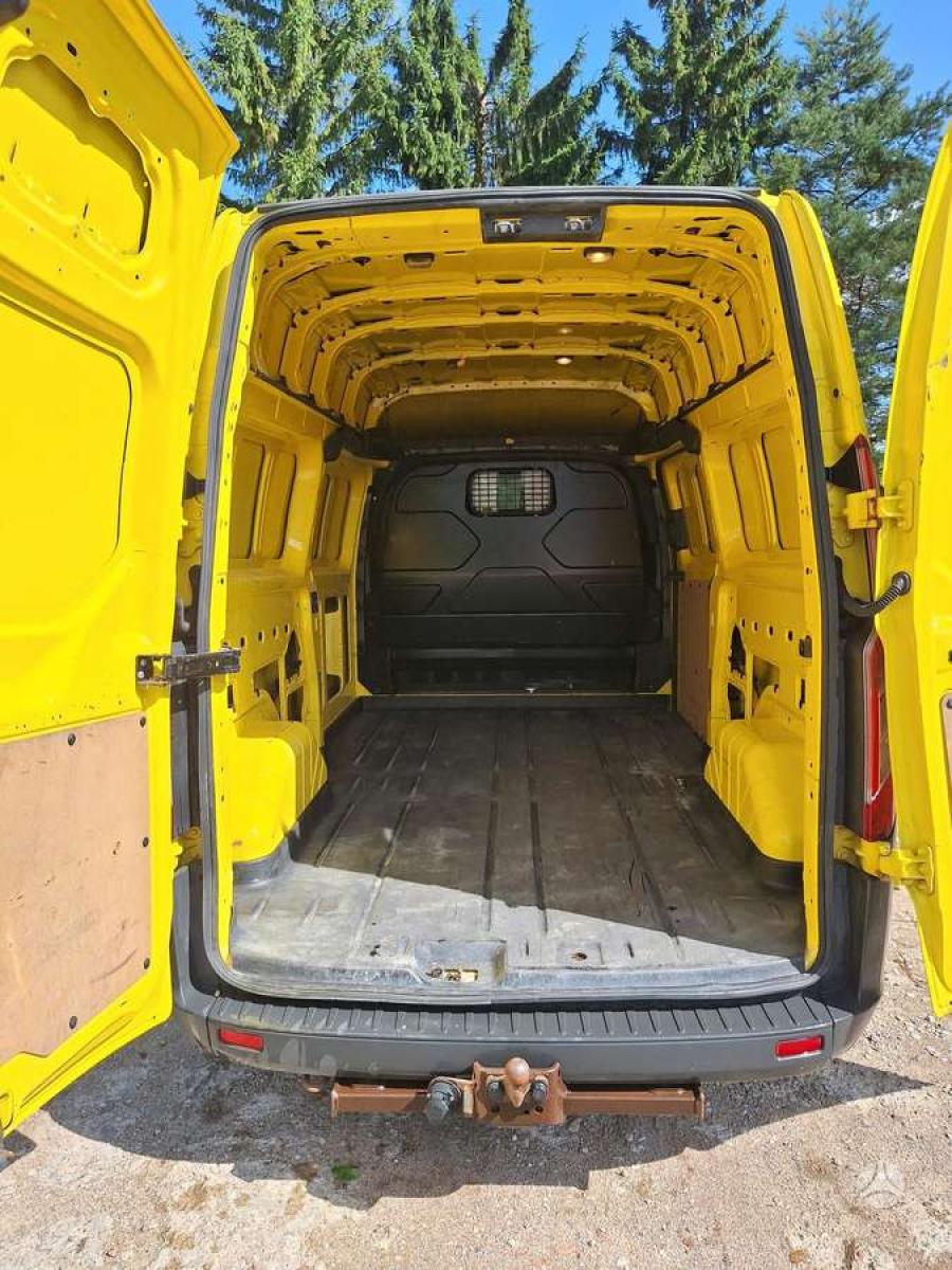 Yellow Ford Transit Custom 2015 in Taurage, with an engine capacity of 2.20 L and mileage of 230 thousand km for 3100 €, photo 6 on AUTOMOTO.COM.LV