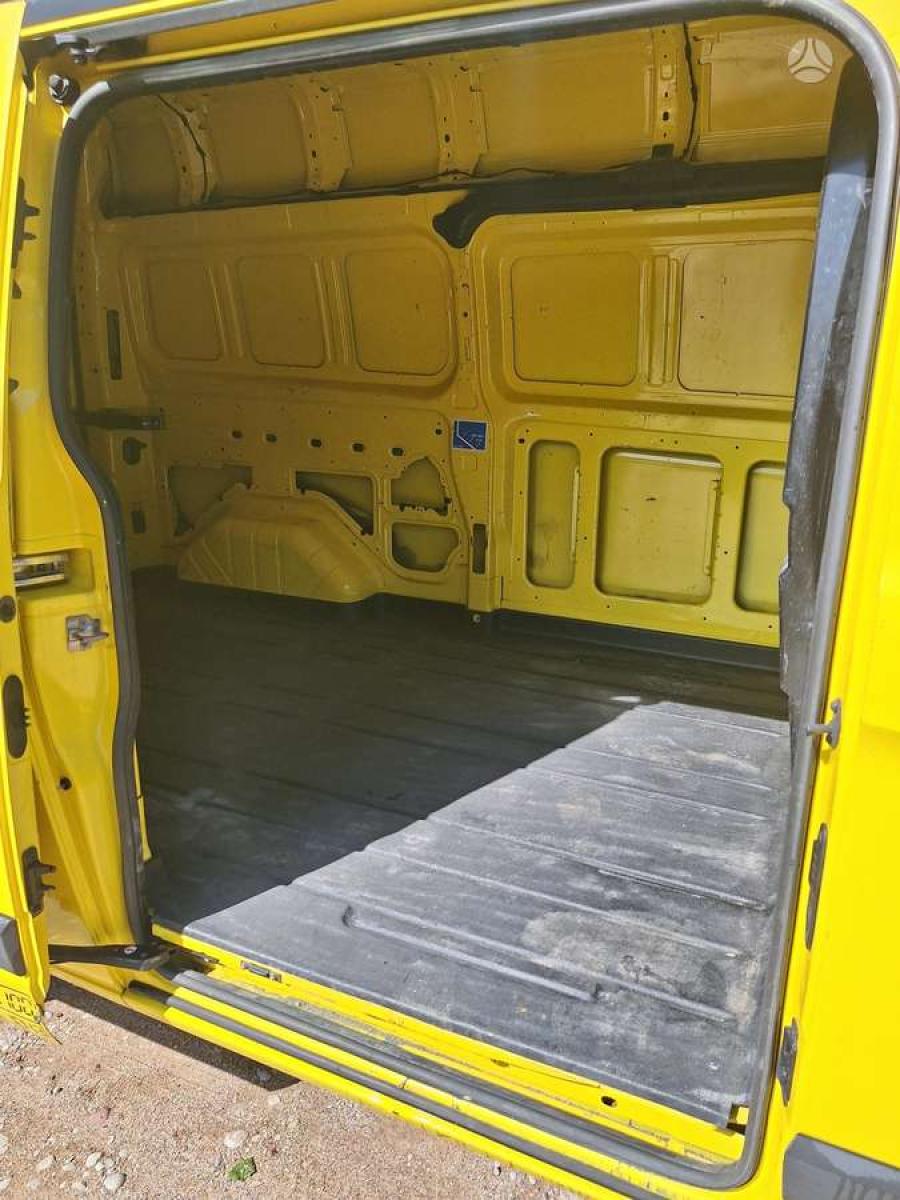 Yellow Ford Transit Custom 2015 in Taurage, with an engine capacity of 2.20 L and mileage of 230 thousand km for 3100 €, photo 7 on AUTOMOTO.COM.LV