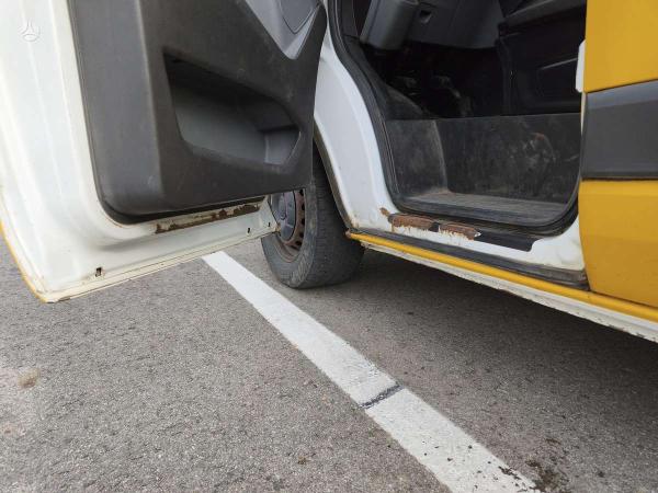 Dzeltens Ford Transit Custom 2016 Šauļi, ar dzinēja tilpumu 2.20 L un nobraukumu 282 tūkst. km par 7000 €, foto 10 vietnē AUTOMOTO.COM.LV