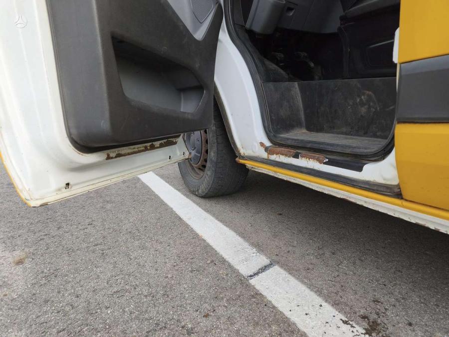 Yellow Ford Transit Custom 2016 in Siauliai, with an engine capacity of 2.20 L and mileage of 282 thousand km for 7000 €, photo 10 on AUTOMOTO.COM.LV