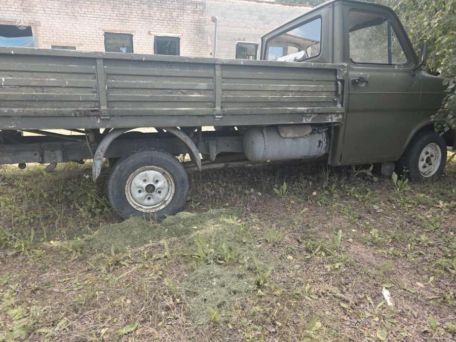 Green Ford Transit 1985 in Vilnius, with an engine capacity of 2.00 L and mileage of 300 thousand km for 740 €, photo 1 on AUTOMOTO.COM.LV