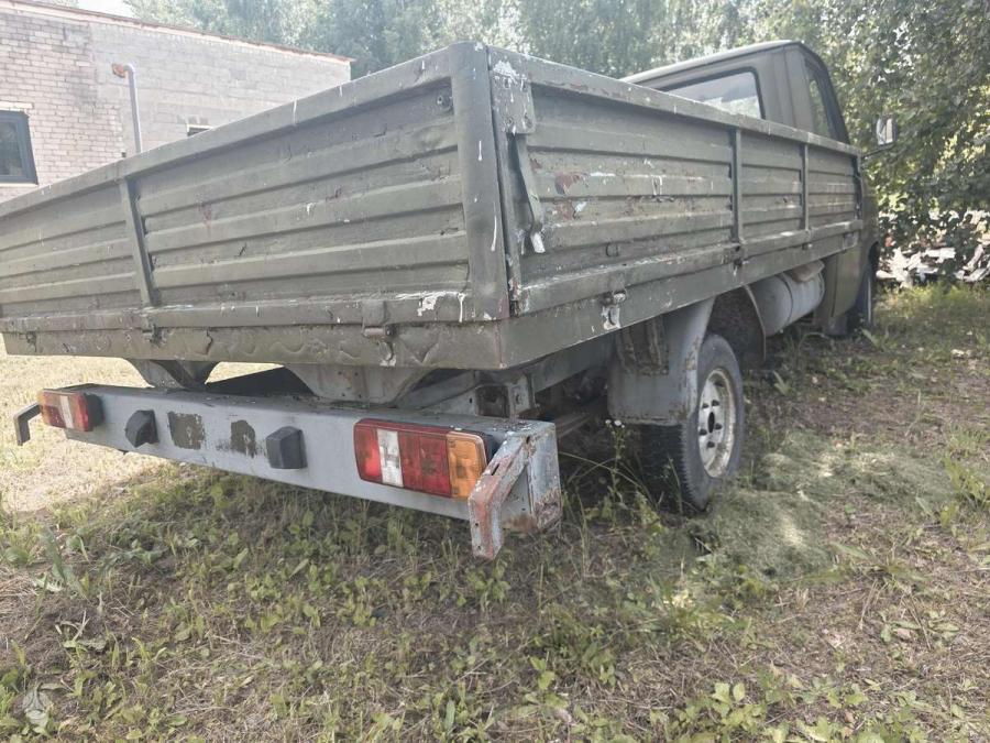 Green Ford Transit 1985 in Vilnius, with an engine capacity of 2.00 L and mileage of 300 thousand km for 740 €, photo 3 on AUTOMOTO.COM.LV