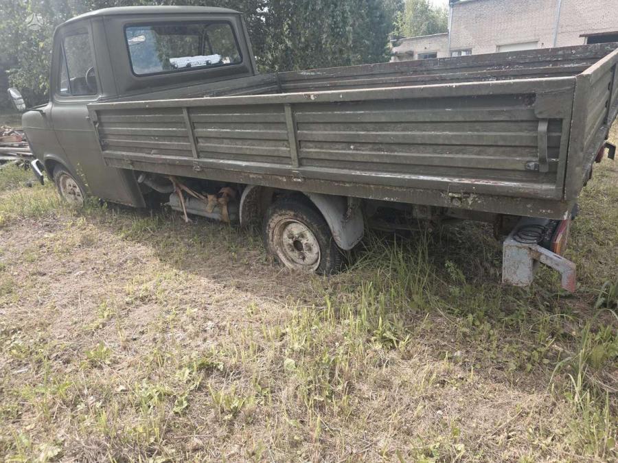 Green Ford Transit 1985 in Vilnius, with an engine capacity of 2.00 L and mileage of 300 thousand km for 740 €, photo 5 on AUTOMOTO.COM.LV