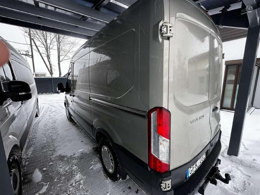 Green Ford Transit 2015 in Vilnius, with an engine capacity of 2.20 L and mileage of 185 thousand km for 12990 €, photo 4 on AUTOMOTO.COM.LV