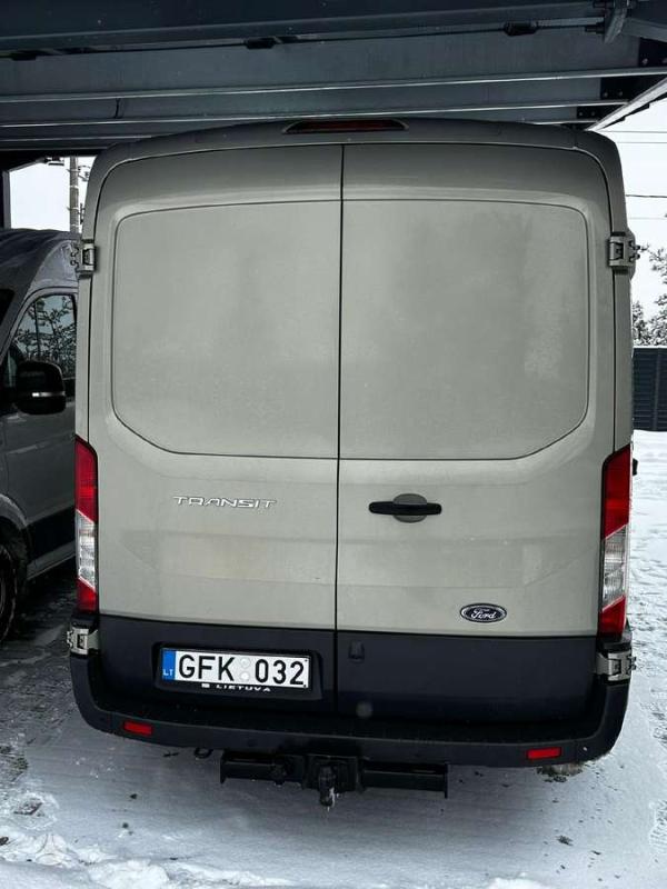 Green Ford Transit 2015 in Vilnius, with an engine capacity of 2.20 L and mileage of 185 thousand km for 12990 €, photo 5 on AUTOMOTO.COM.LV