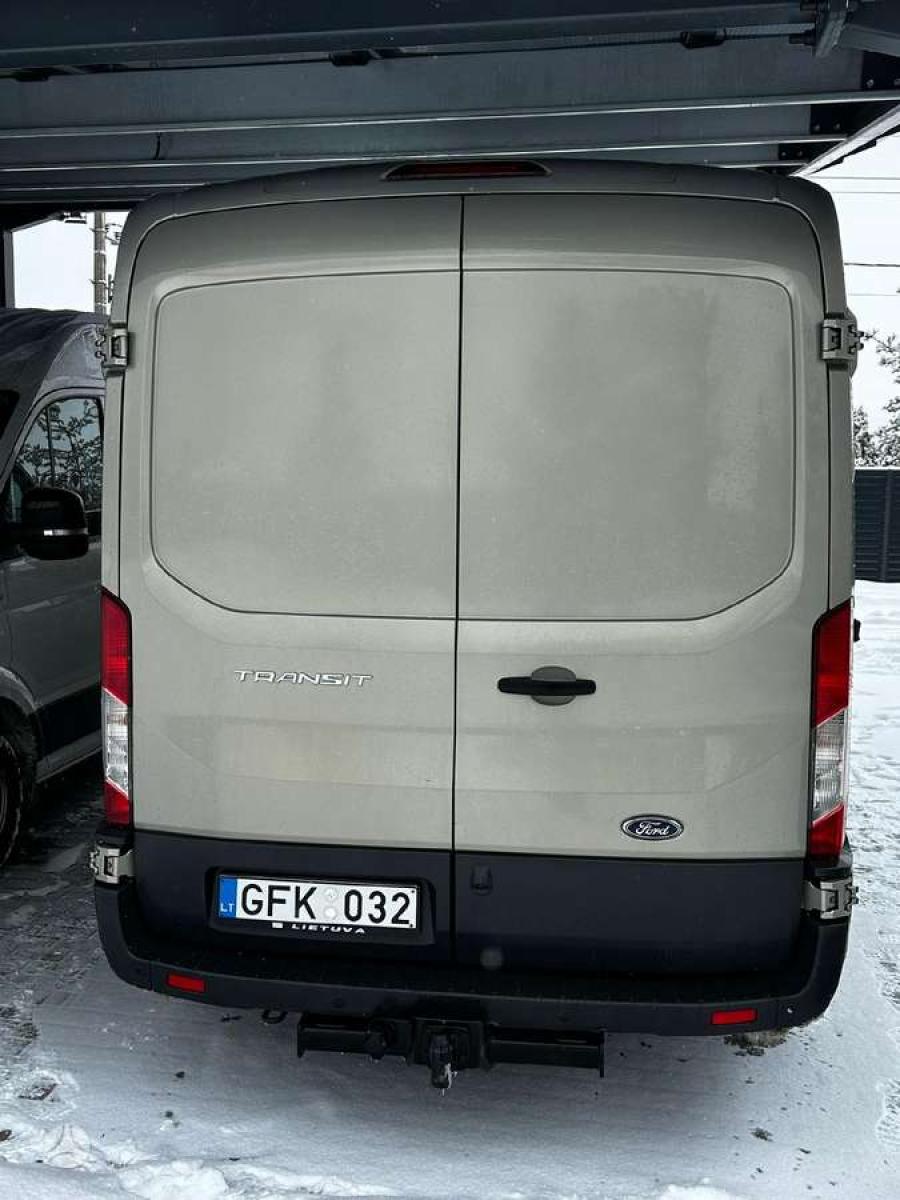 Green Ford Transit 2015 in Vilnius, with an engine capacity of 2.20 L and mileage of 185 thousand km for 12990 €, photo 5 on AUTOMOTO.COM.LV
