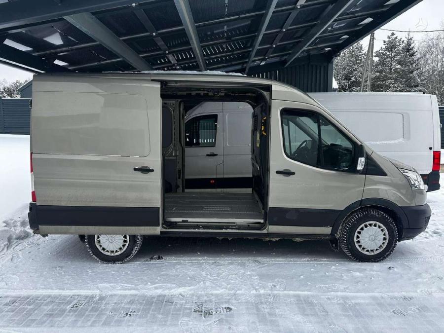 Green Ford Transit 2015 in Vilnius, with an engine capacity of 2.20 L and mileage of 185 thousand km for 12990 €, photo 6 on AUTOMOTO.COM.LV