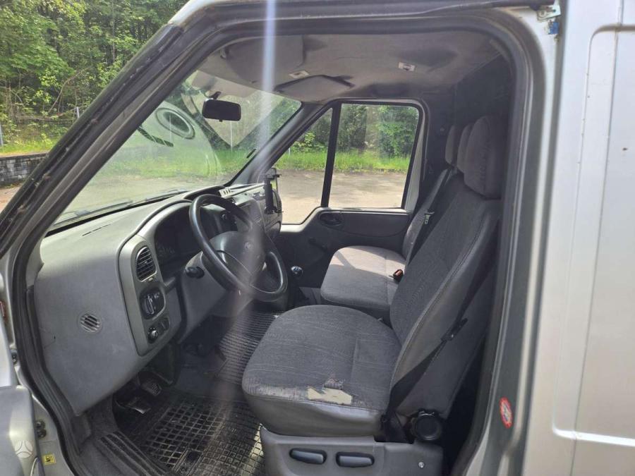 Grey Ford Transit 2001 in Zarasai, with an engine capacity of 2.00 L and mileage of 440 thousand km for 1500 €, photo 8 on AUTOMOTO.COM.LV