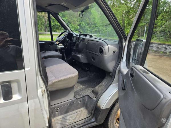 Grey Ford Transit 2001 in Zarasai, with an engine capacity of 2.00 L and mileage of 440 thousand km for 1500 €, photo 8 on AUTOMOTO.COM.LV