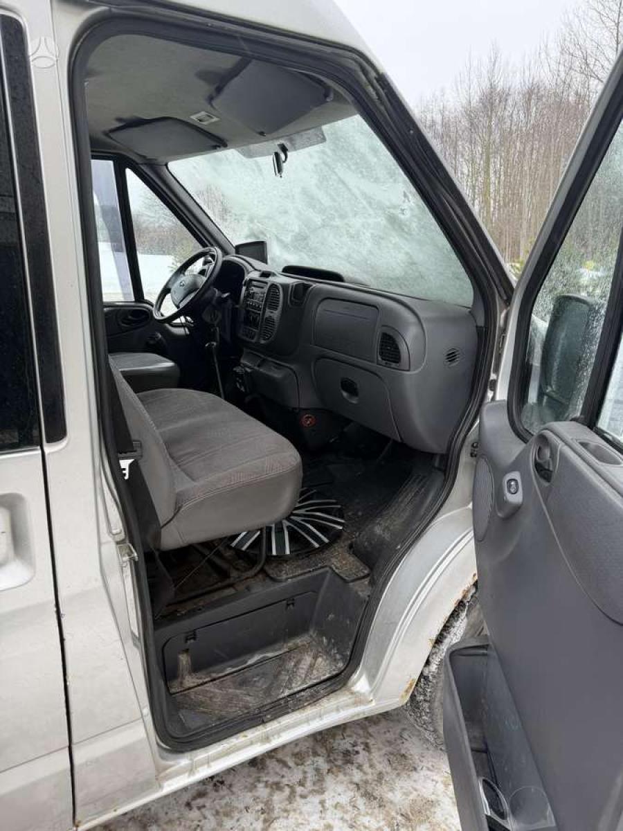 Pelēks Ford Transit 2006 Kauņa, ar dzinēja tilpumu 2.40 L un nobraukumu 280 tūkst. km par 1550 €, foto 6 vietnē AUTOMOTO.COM.LV