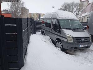 Grey Ford Transit 2008 in Jurbarkas, with an engine capacity of 2.20 L and mileage of 153 thousand km for 4999 €, photo 3 on AUTOMOTO.COM.LV
