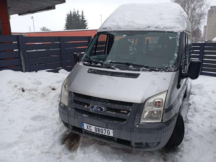 Grey Ford Transit 2008 in Jurbarkas, with an engine capacity of 2.20 L and mileage of 153 thousand km for 4999 €, photo 7 on AUTOMOTO.COM.LV