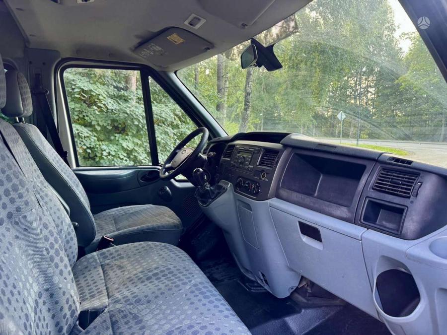 Grey Ford Transit 2008 in Radviliskis, with an engine capacity of 2.20 L and mileage of 254 thousand km for 2950 €, photo 12 on AUTOMOTO.COM.LV