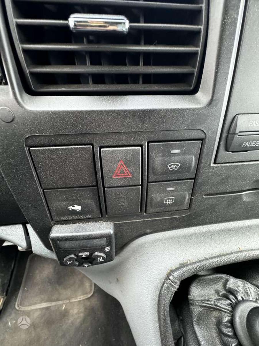 Pelēks Ford Transit 2010 Panevēža, ar dzinēja tilpumu 2.40 L un nobraukumu 248 tūkst. km par 5200 €, foto 12 vietnē AUTOMOTO.COM.LV