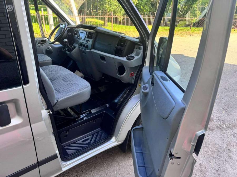 Grey Ford Transit 2012 in Siauliai, with an engine capacity of 2.20 L and mileage of 185 thousand km for 6700 €, photo 18 on AUTOMOTO.COM.LV