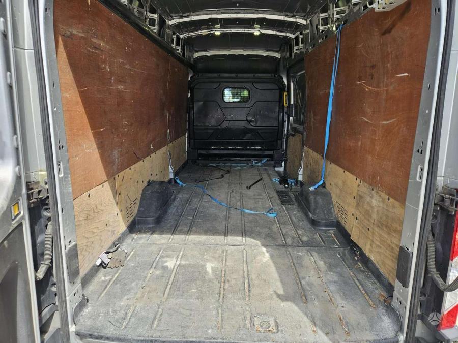 Grey Ford Transit 2016 in Siauliai, with an engine capacity of 2.20 L and mileage of 182 thousand km for 10200 €, photo 9 on AUTOMOTO.COM.LV