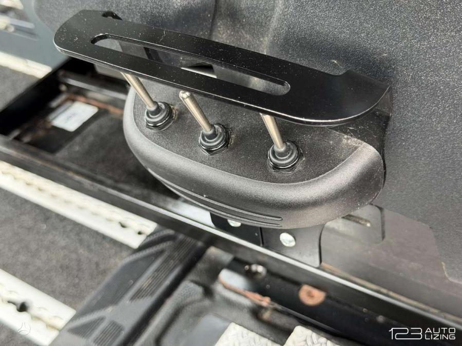 Grey Ford Transit 2019 in Taurage, with an engine capacity of 2.00 L and mileage of 150 thousand km for 14200 €, photo 25 on AUTOMOTO.COM.LV