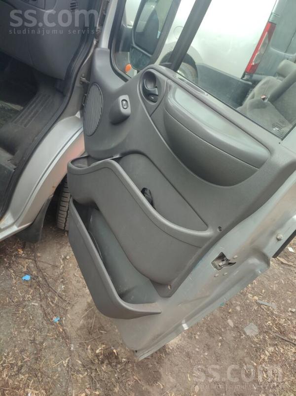 Pelēks Ford Transit 2003 Rīga, ar dzinēja tilpumu 2.00 L un nobraukumu 271 tūkst. km par 3500 €, foto 10 vietnē AUTOMOTO.COM.LV