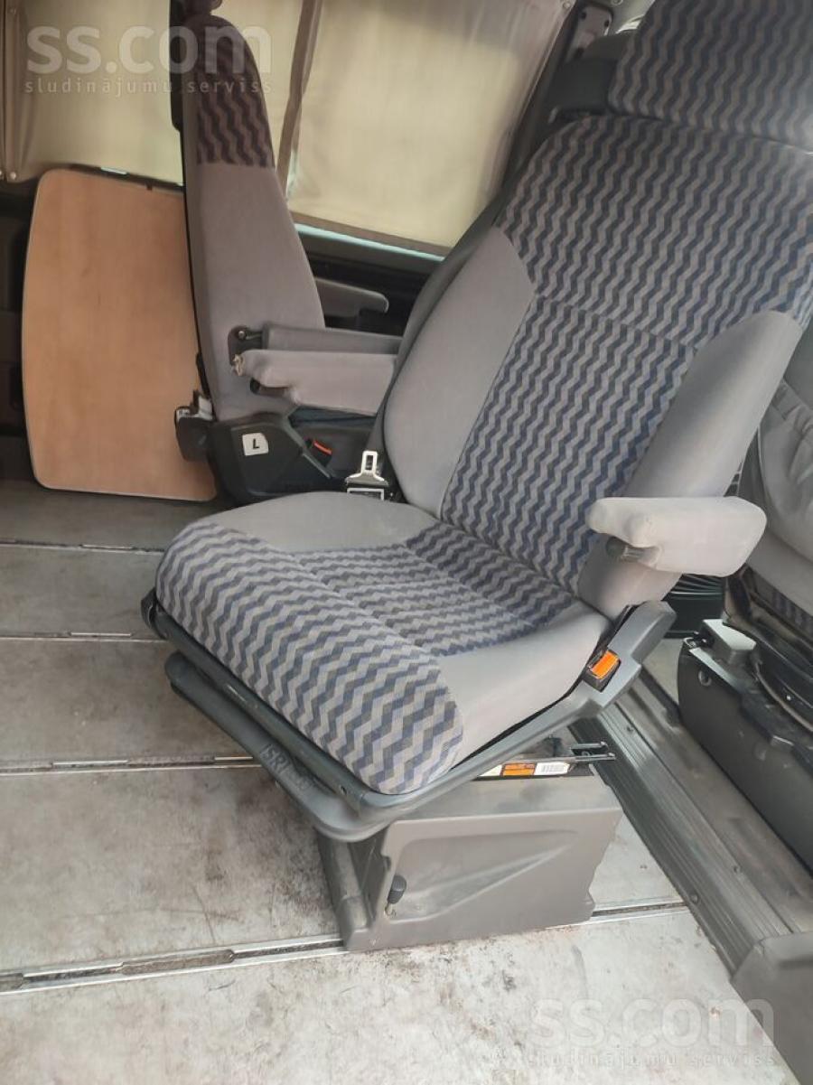 Grey Ford Transit 2003 in Riga, with an engine capacity of 2.00 L and mileage of 271 thousand km for 3500 €, photo 19 on AUTOMOTO.COM.LV
