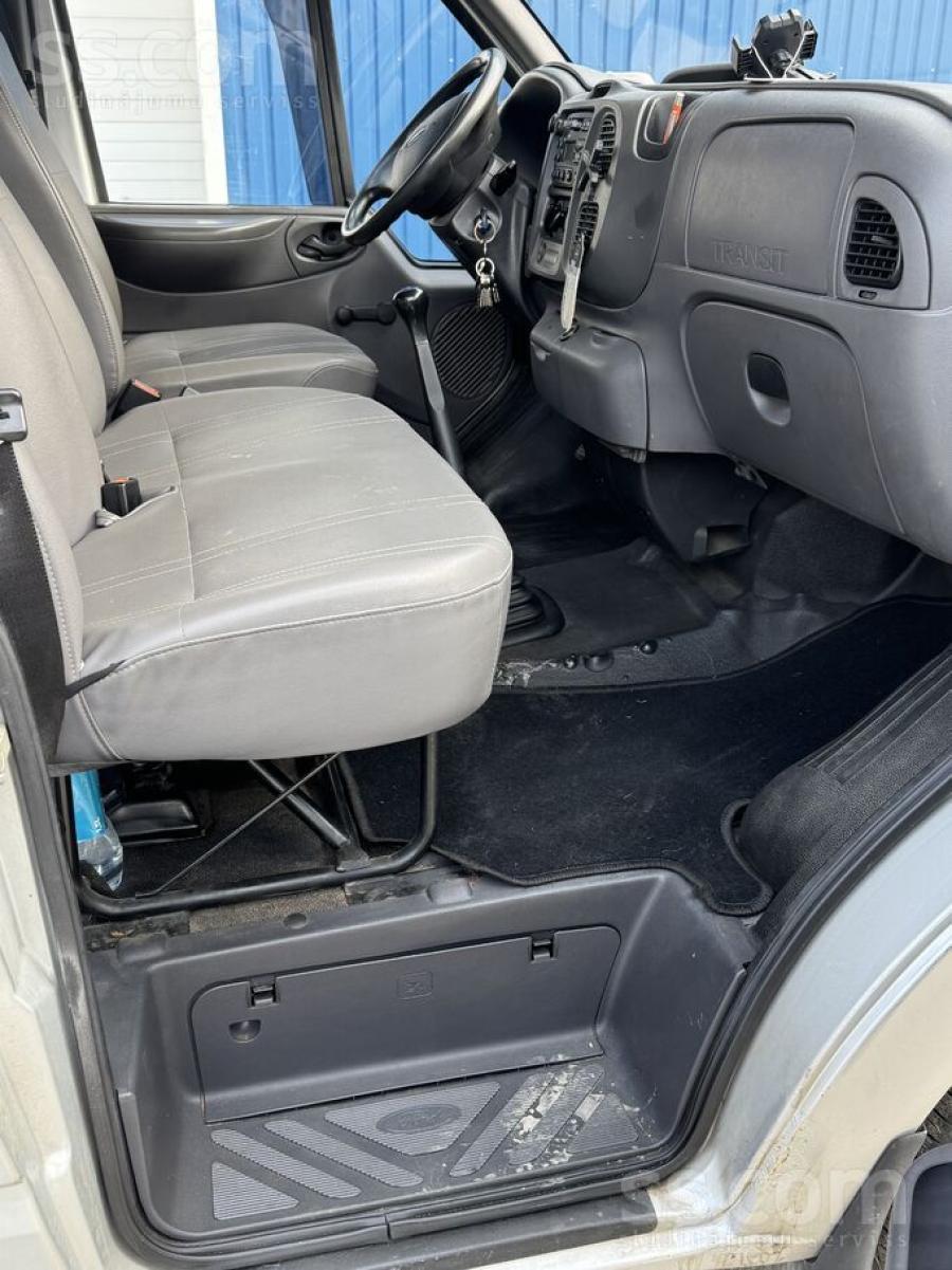 Grey Ford Transit 2003 in Aizkraukle, with an engine capacity of 2.00 L and mileage of 77 thousand km for 4000 €, photo 10 on AUTOMOTO.COM.LV