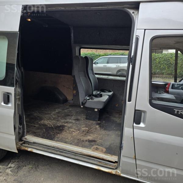Grey Ford Transit 2006 in Riga, with an engine capacity of 2.20 L and mileage of 212 thousand km for 2400 €, photo 5 on AUTOMOTO.COM.LV