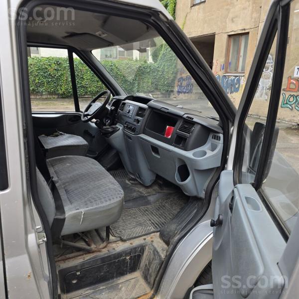 Grey Ford Transit 2006 in Riga, with an engine capacity of 2.20 L and mileage of 212 thousand km for 2400 €, photo 6 on AUTOMOTO.COM.LV