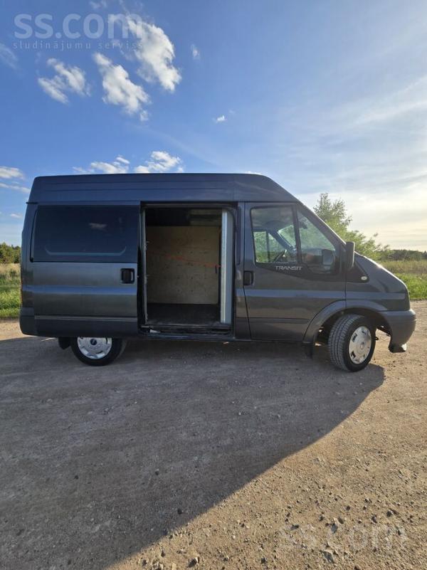 Grey Ford Transit 2008 in Riga, with an engine capacity of 2.20 L and mileage of 138 thousand km for 3550 €, photo 5 on AUTOMOTO.COM.LV