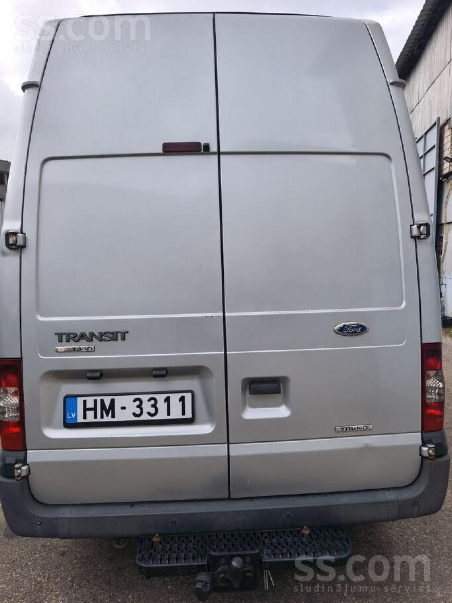 Grey Ford Transit 2010 in Daugavpils, with an engine capacity of 2.20 L and mileage of 326 thousand km for 2500 €, photo 4 on AUTOMOTO.COM.LV