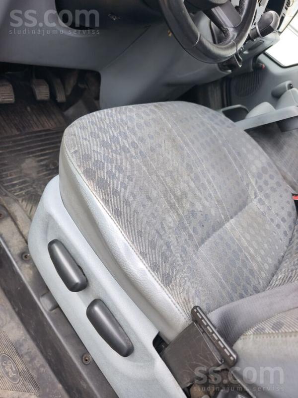 Grey Ford Transit 2010 in Daugavpils, with an engine capacity of 2.20 L and mileage of 326 thousand km for 2500 €, photo 8 on AUTOMOTO.COM.LV