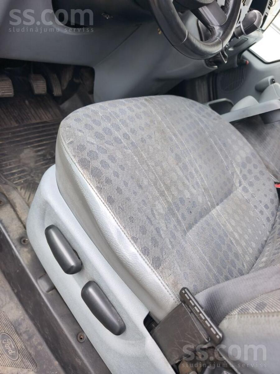 Grey Ford Transit 2010 in Daugavpils, with an engine capacity of 2.20 L and mileage of 326 thousand km for 2500 €, photo 8 on AUTOMOTO.COM.LV