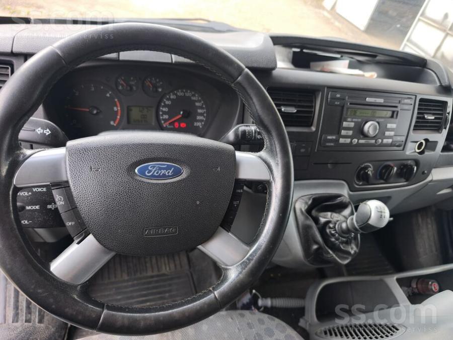 Grey Ford Transit 2010 in Daugavpils, with an engine capacity of 2.20 L and mileage of 326 thousand km for 2500 €, photo 10 on AUTOMOTO.COM.LV
