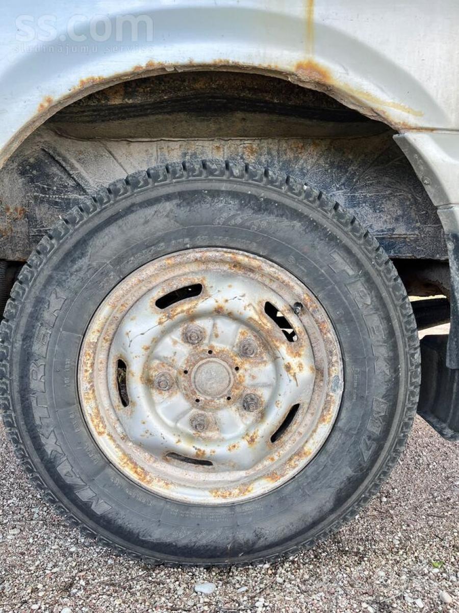 Pelēks Ford Transit 2010 Tukums, ar dzinēja tilpumu 2.20 L un nobraukumu 535 tūkst. km par 2700 €, foto 13 vietnē AUTOMOTO.COM.LV