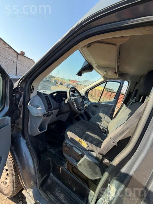 Grey Ford Transit 2014 in Daugavpils, with an engine capacity of 2.20 L and mileage of 381 thousand km for 5600 €, photo 6 on AUTOMOTO.COM.LV