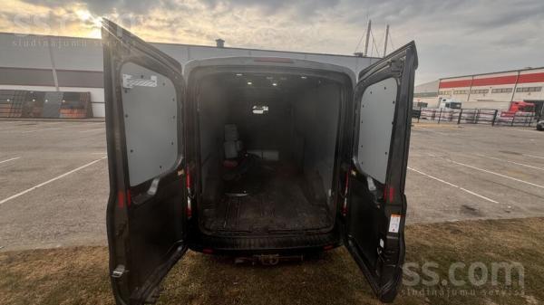 Pelēks Ford Transit 2015 Rīga, ar dzinēja tilpumu 2.20 L un nobraukumu 314 tūkst. km par 8080 €, foto 4 vietnē AUTOMOTO.COM.LV