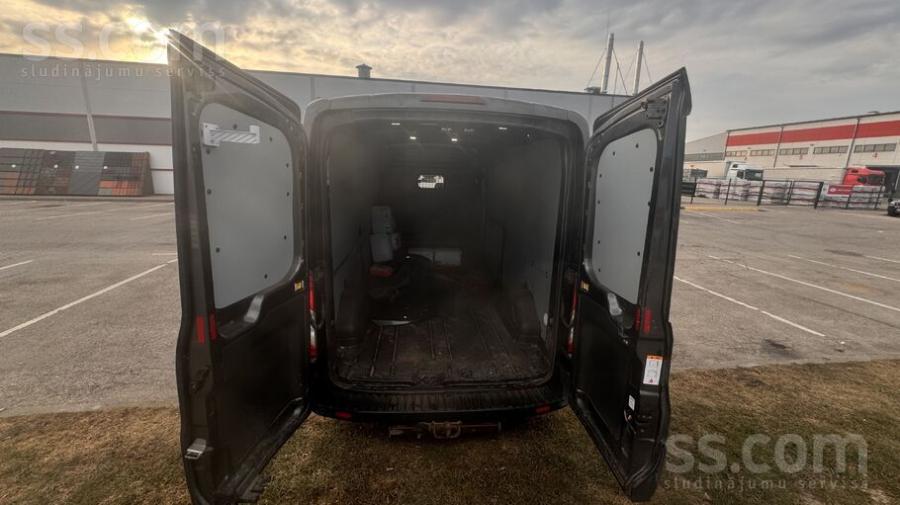 Pelēks Ford Transit 2015 Rīga, ar dzinēja tilpumu 2.20 L un nobraukumu 314 tūkst. km par 8080 €, foto 5 vietnē AUTOMOTO.COM.LV