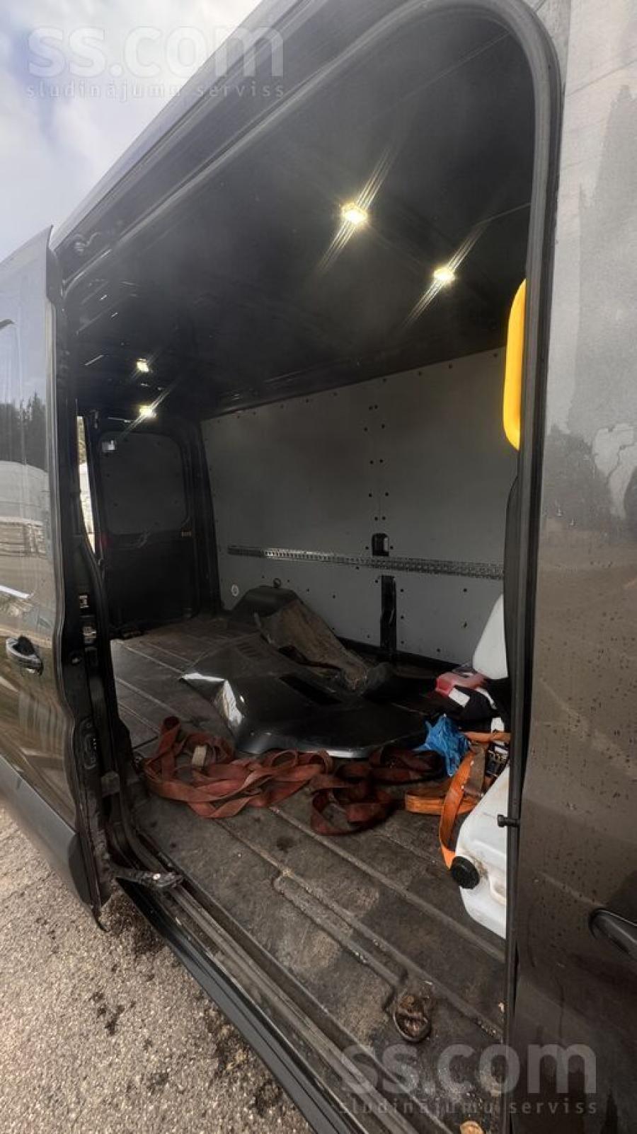 Pelēks Ford Transit 2015 Rīga, ar dzinēja tilpumu 2.20 L un nobraukumu 314 tūkst. km par 8080 €, foto 16 vietnē AUTOMOTO.COM.LV