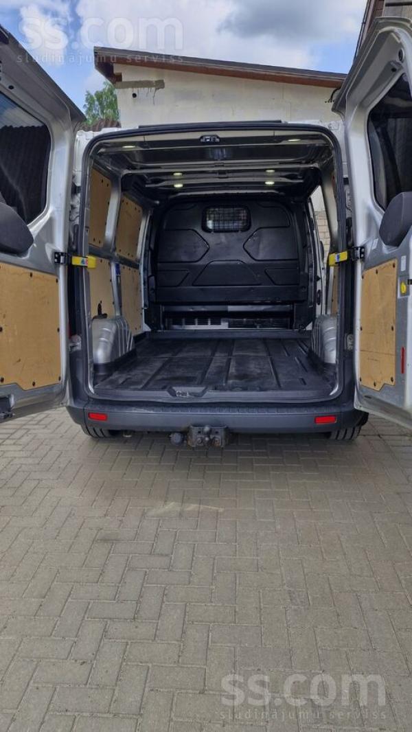 Grey Ford Transit 2015 in Daugavpils, with an engine capacity of 2.20 L and mileage of 293 thousand km for 7650 €, photo 9 on AUTOMOTO.COM.LV