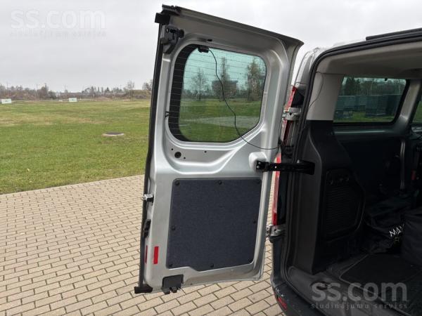 Pelēks Ford Transit 2015 Rīga, ar dzinēja tilpumu 2.20 L un nobraukumu 267 tūkst. km par 10500 €, foto 11 vietnē AUTOMOTO.COM.LV