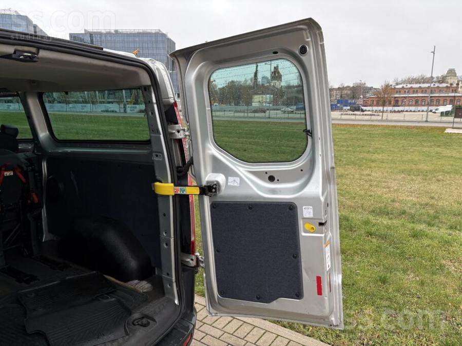 Pelēks Ford Transit 2015 Rīga, ar dzinēja tilpumu 2.20 L un nobraukumu 267 tūkst. km par 10500 €, foto 12 vietnē AUTOMOTO.COM.LV