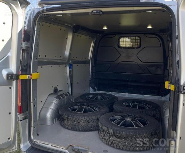 Grey Ford Transit 2017 in Jelgava, with an engine capacity of 2.00 L and mileage of 200 thousand km for 14500 €, photo 4 on AUTOMOTO.COM.LV