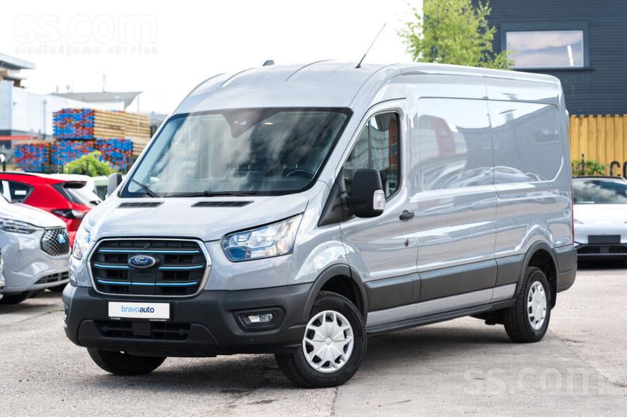 Pelēks Ford Transit 2022 Rīga, ar dzinēja tilpumu 2.00 L un nobraukumu 96 tūkst. km par 14990 €, foto 1 vietnē AUTOMOTO.COM.LV