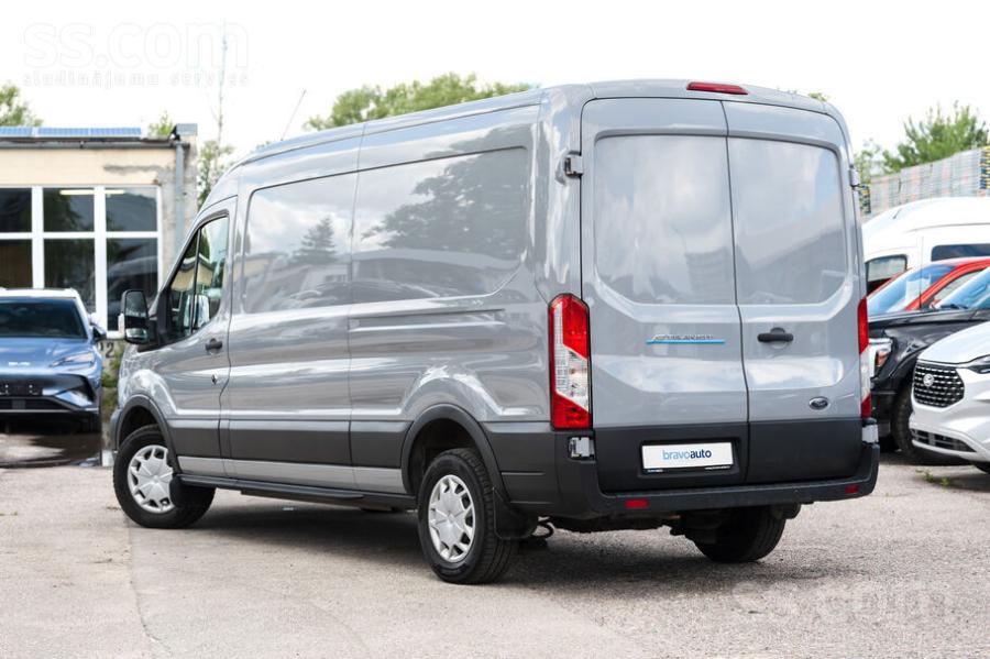 Pelēks Ford Transit 2022 Rīga, ar dzinēja tilpumu 2.00 L un nobraukumu 96 tūkst. km par 14990 €, foto 4 vietnē AUTOMOTO.COM.LV