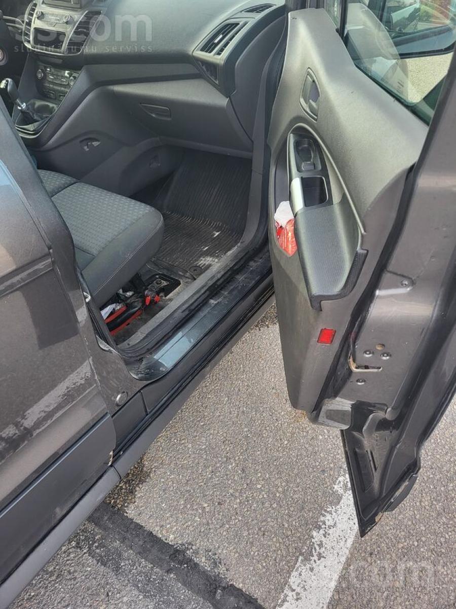 Grey Ford Transit 2019 in Riga, with an engine capacity of 1.50 L and mileage of 276 thousand km for 9840 €, photo 6 on AUTOMOTO.COM.LV