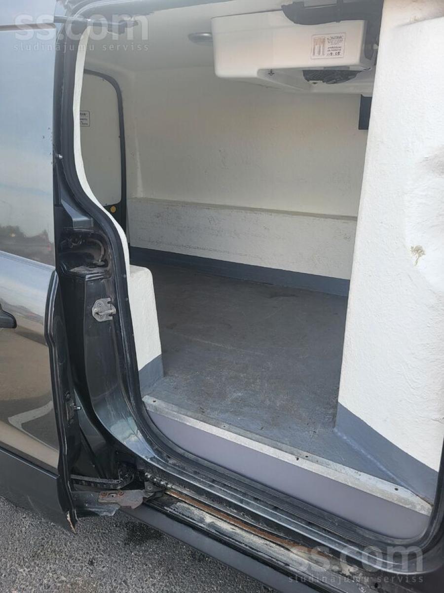 Grey Ford Transit 2019 in Riga, with an engine capacity of 1.50 L and mileage of 276 thousand km for 9840 €, photo 7 on AUTOMOTO.COM.LV
