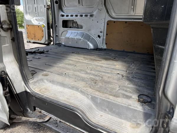 Grey Ford Transit 2006 in Kraslava, with an engine capacity of 1.80 L and mileage of 260 thousand km for 1700 €, photo 10 on AUTOMOTO.COM.LV