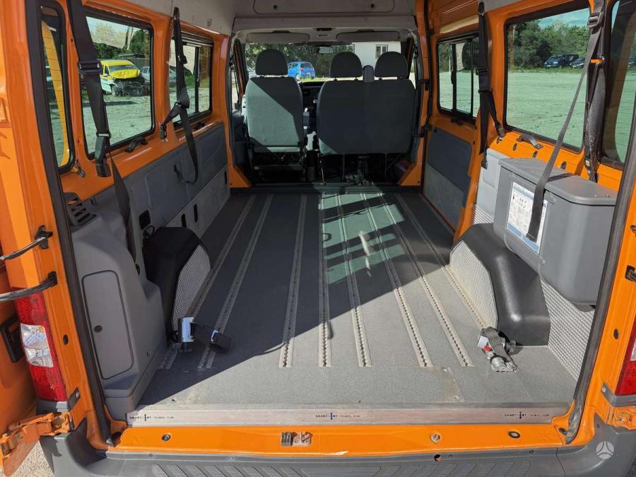 Orange Ford Transit 2012 in Kelme, with an engine capacity of 2.20 L and mileage of 182 thousand km for 7600 €, photo 15 on AUTOMOTO.COM.LV