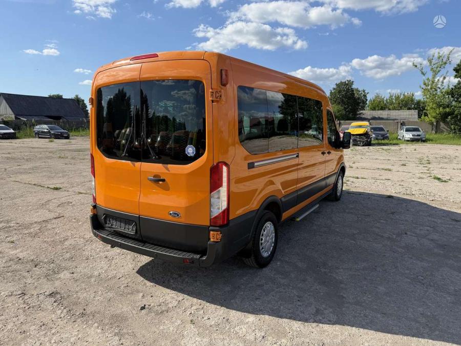 Orange Ford Transit 2016 in Kelme, with an engine capacity of 2.20 L and mileage of 216 thousand km for 12800 €, photo 8 on AUTOMOTO.COM.LV